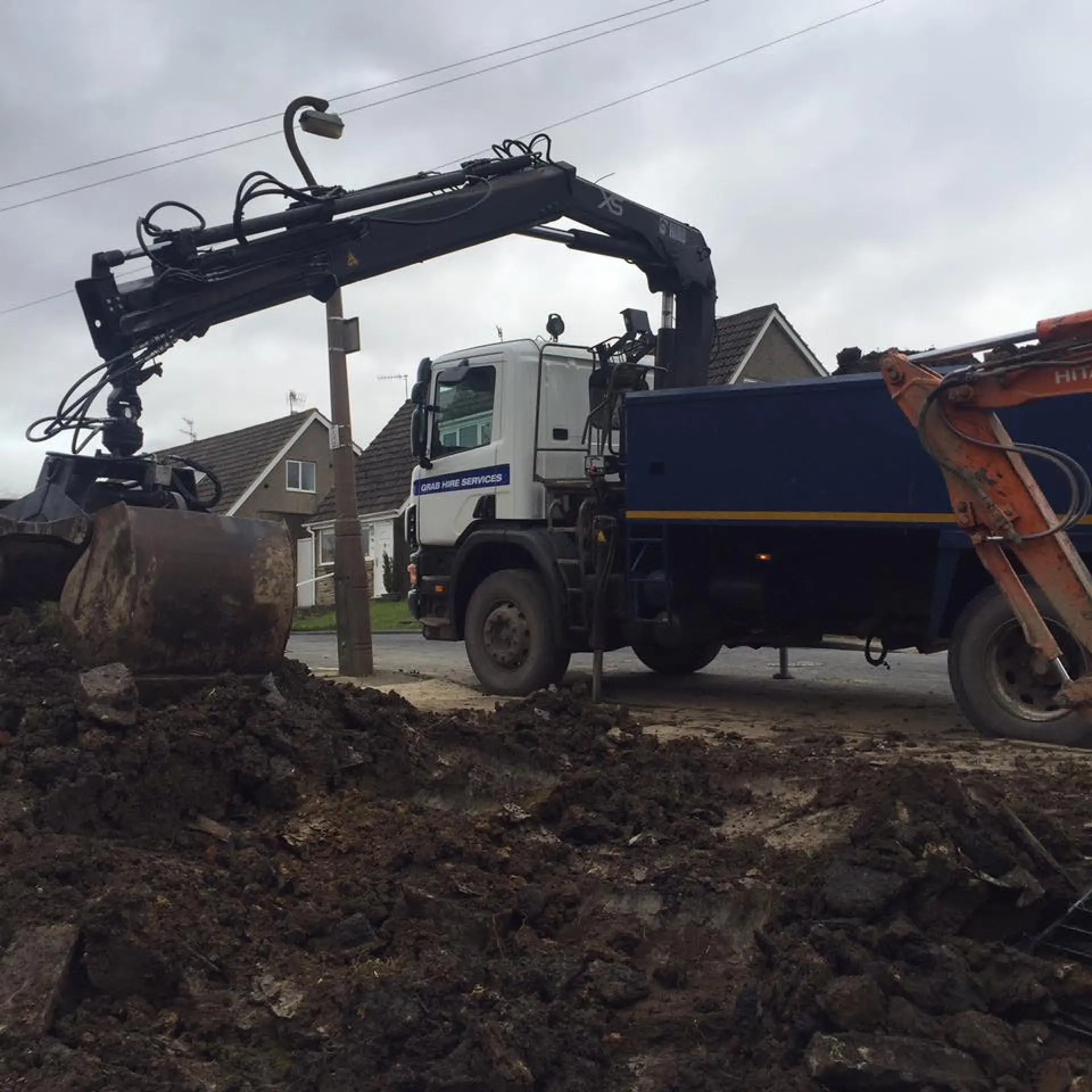 Grab Lorry Hire In Halifax, Bradford and Leeds